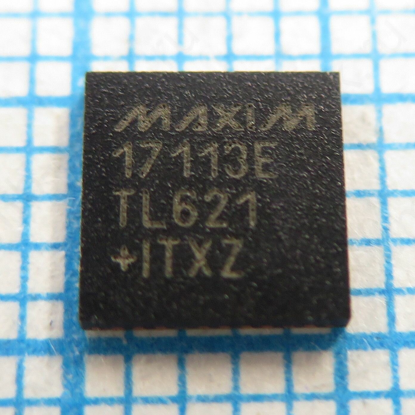 MAX17113 MAX17113E MAX17113ETL - Источник напряжений питания LCD экранов