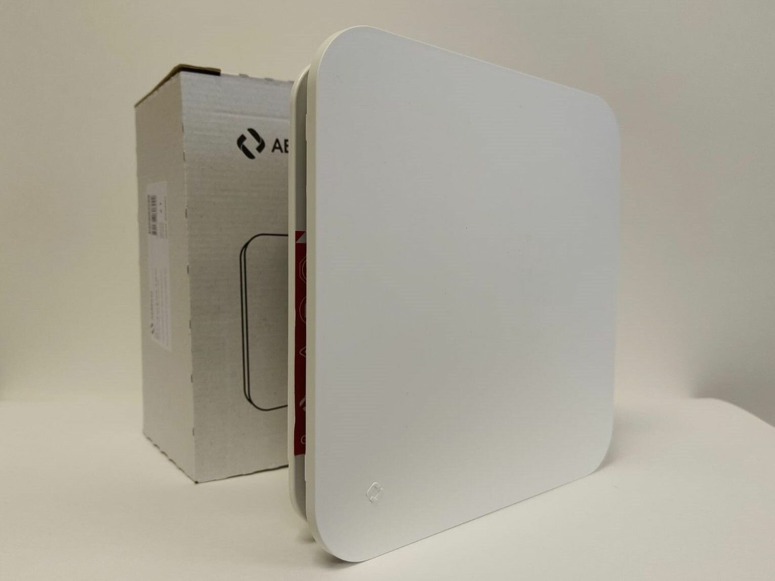 Встраиваемое вытяжное устройство AERECO_BXE2067 соединение Ø125 мм, гигрорегулируемое, с гладкой панелью под покраску