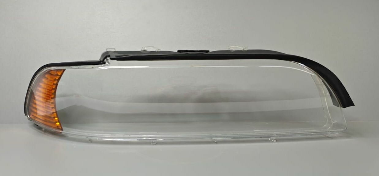 Стекло правой фары BMW E39 2000-2003 с резинкой, жёлтый поворот.
