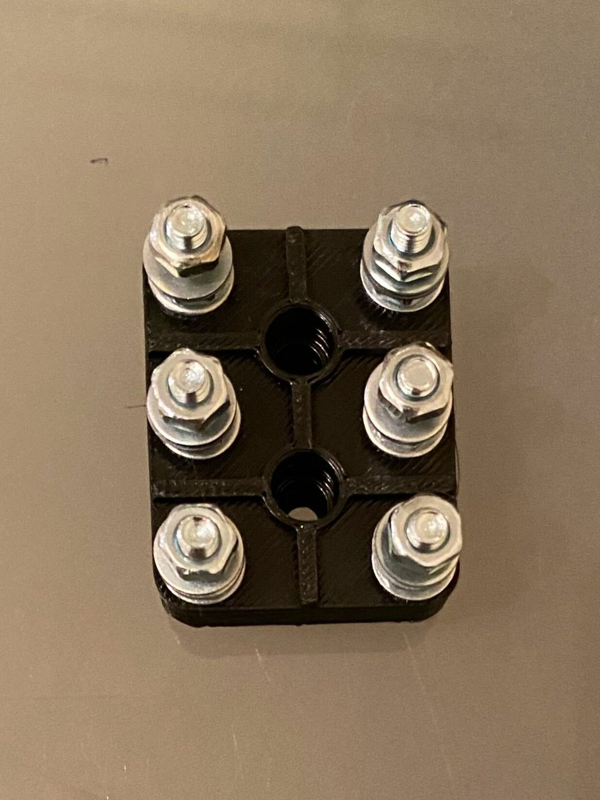 Колодка клеммная для электродвигателя, 40мм х 32мм.