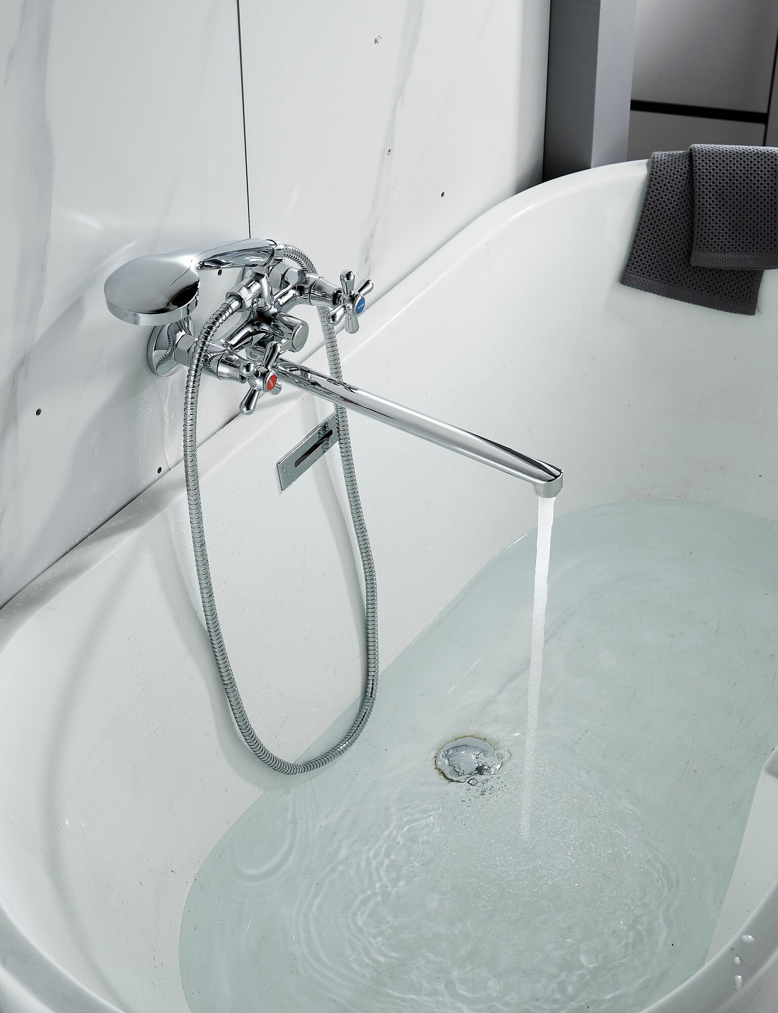 Смеситель для ванны ALOUTE хром, двухручковый кранбукса 90 градусов, излив 35 см.