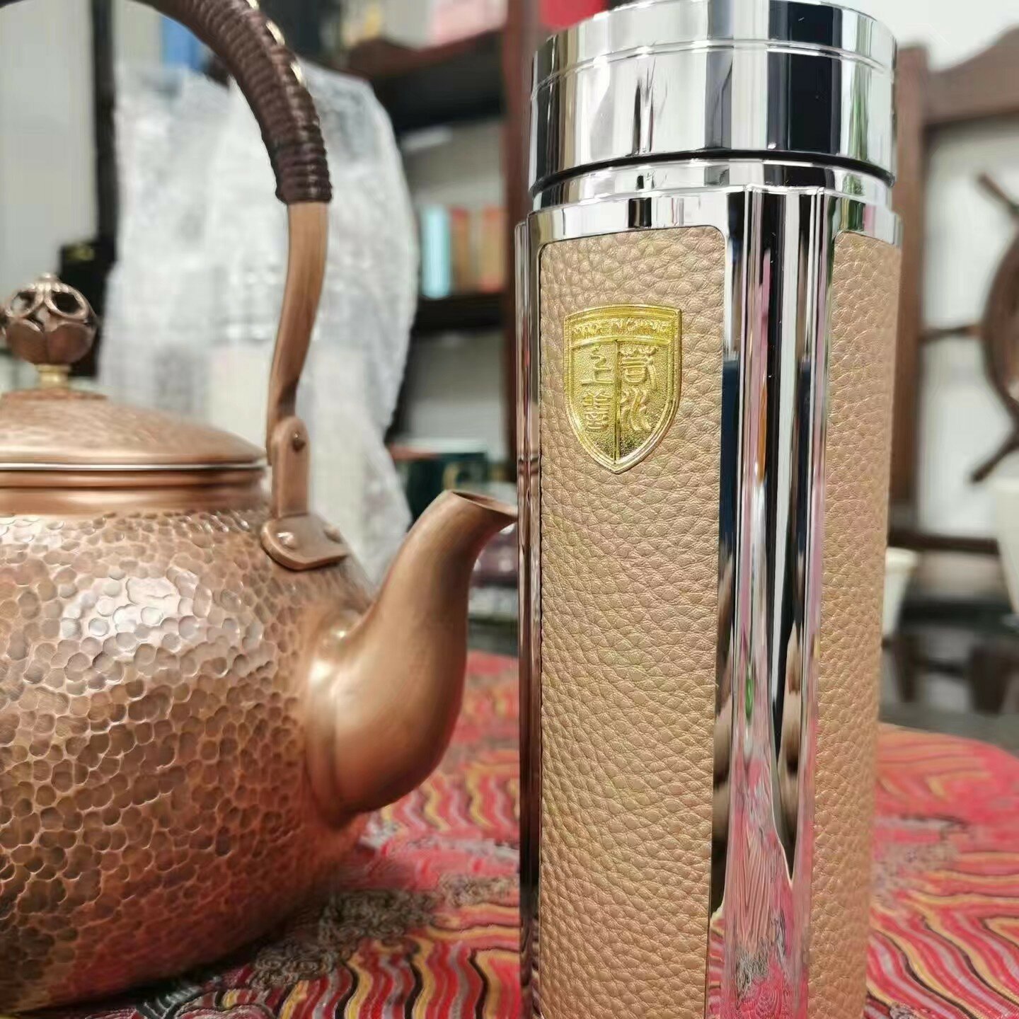 Модная квадратная термос-чашка с кожаным рисунком и серебряным ионом, оранжевый цвет, подарочная упаковка в льняном
