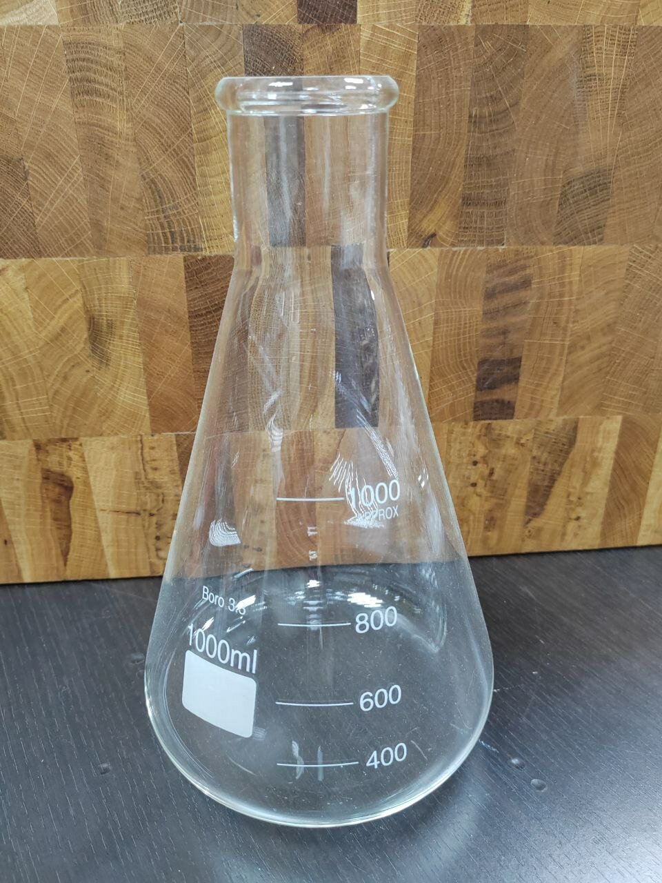 Мерная колба, коническая, стеклянная, объем 1000 мл, 1 штука.