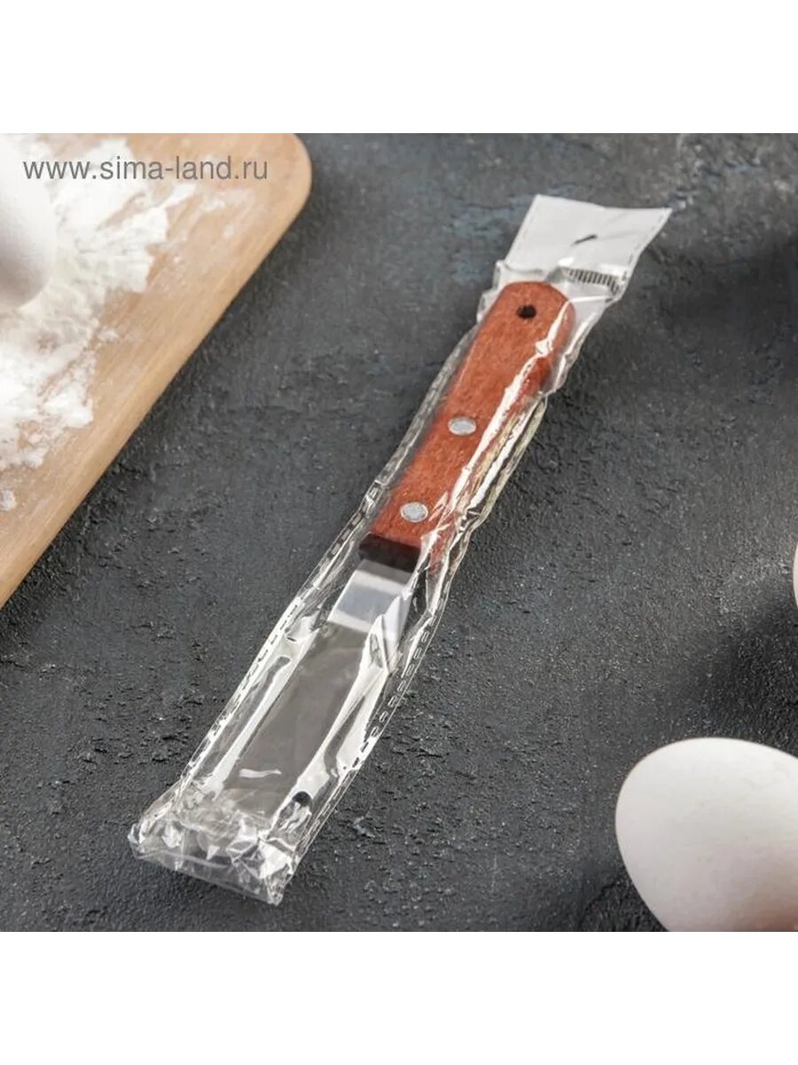 Изогнутая кондитерская палетка с деревянной ручкой