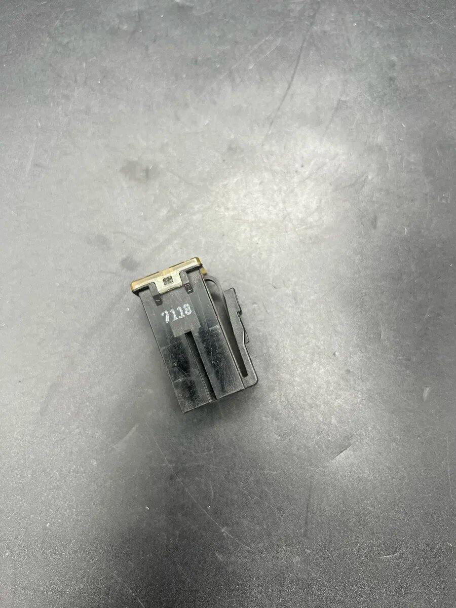 Предохранитель силовой ( 65A ) Контрактный Hitachi