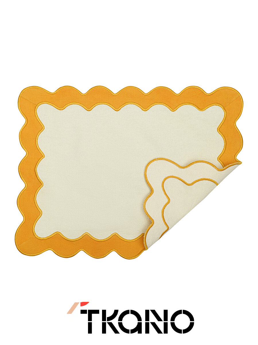 Салфетка под приборы Tkano Trendy Ruffles с контрастным кантом горчичного цвета