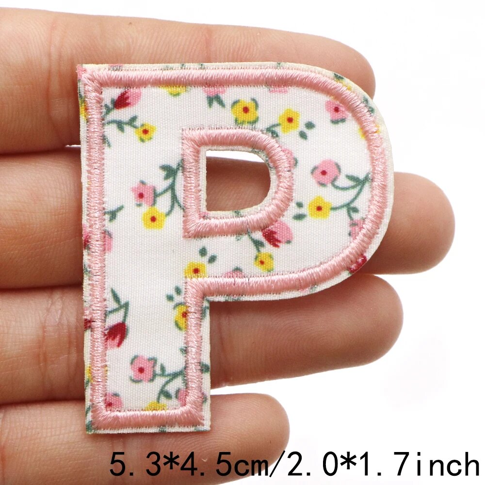 Вышитая буква алфавита P