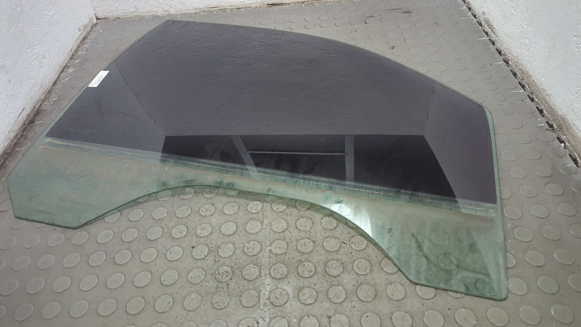 Стекло боковой двери правое переднее Cadillac Escalade 3 Б/У