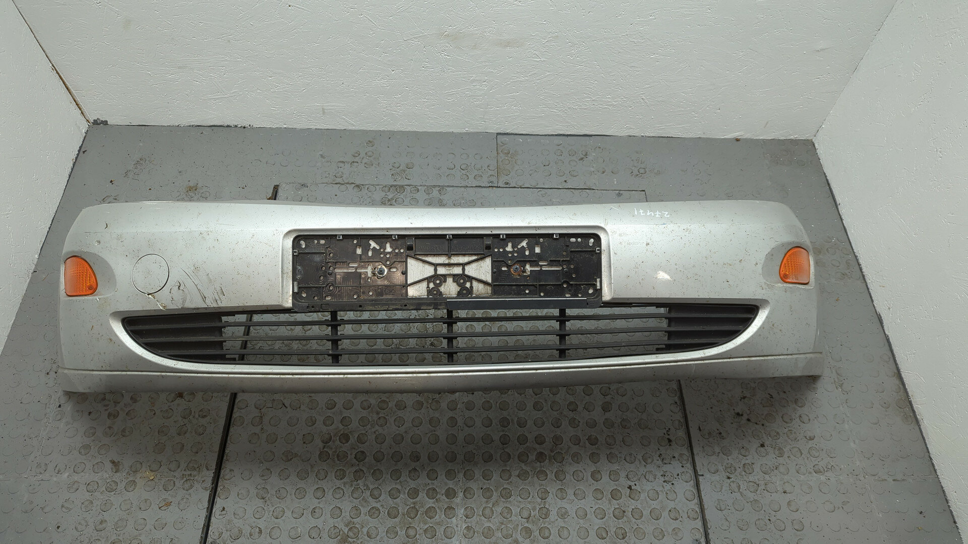 Бампер передний Ford Focus 1 Б/У