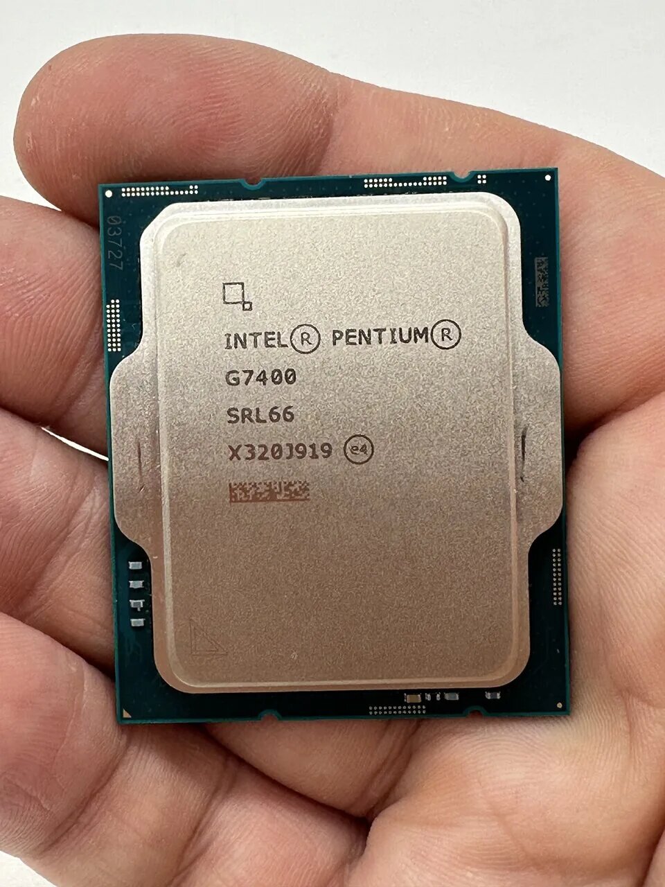 Процессор Intel Pentium G7400 OEM socket: LGA1700, частота: 3700 МГц,