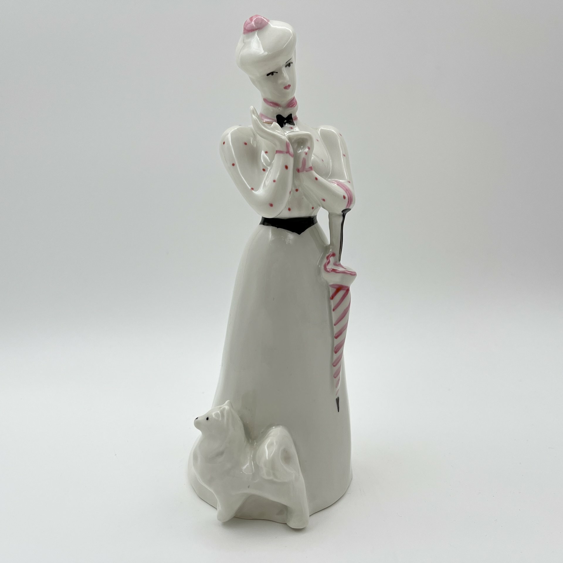 Статуэтка «Дама с собачкой», скульптор А. Д. Бржезицкая, фарфор, роспись