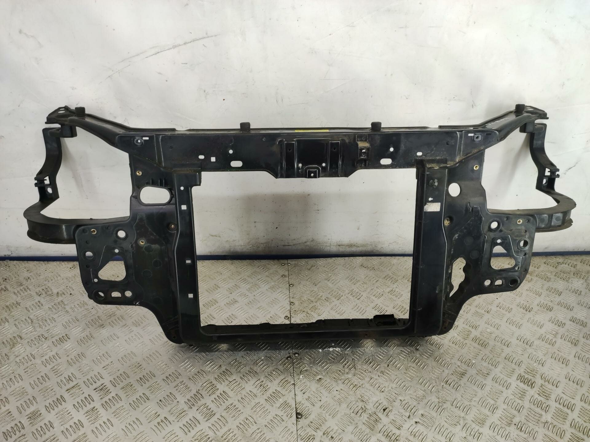 Передняя панель (телевизор) Hyundai Getz рест. 2006