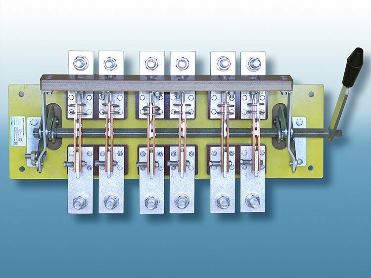 Разъединитель РЕ19-44-31121 2000А и/п SSA-Energy, боковая рукоятка, с концевым выключателем