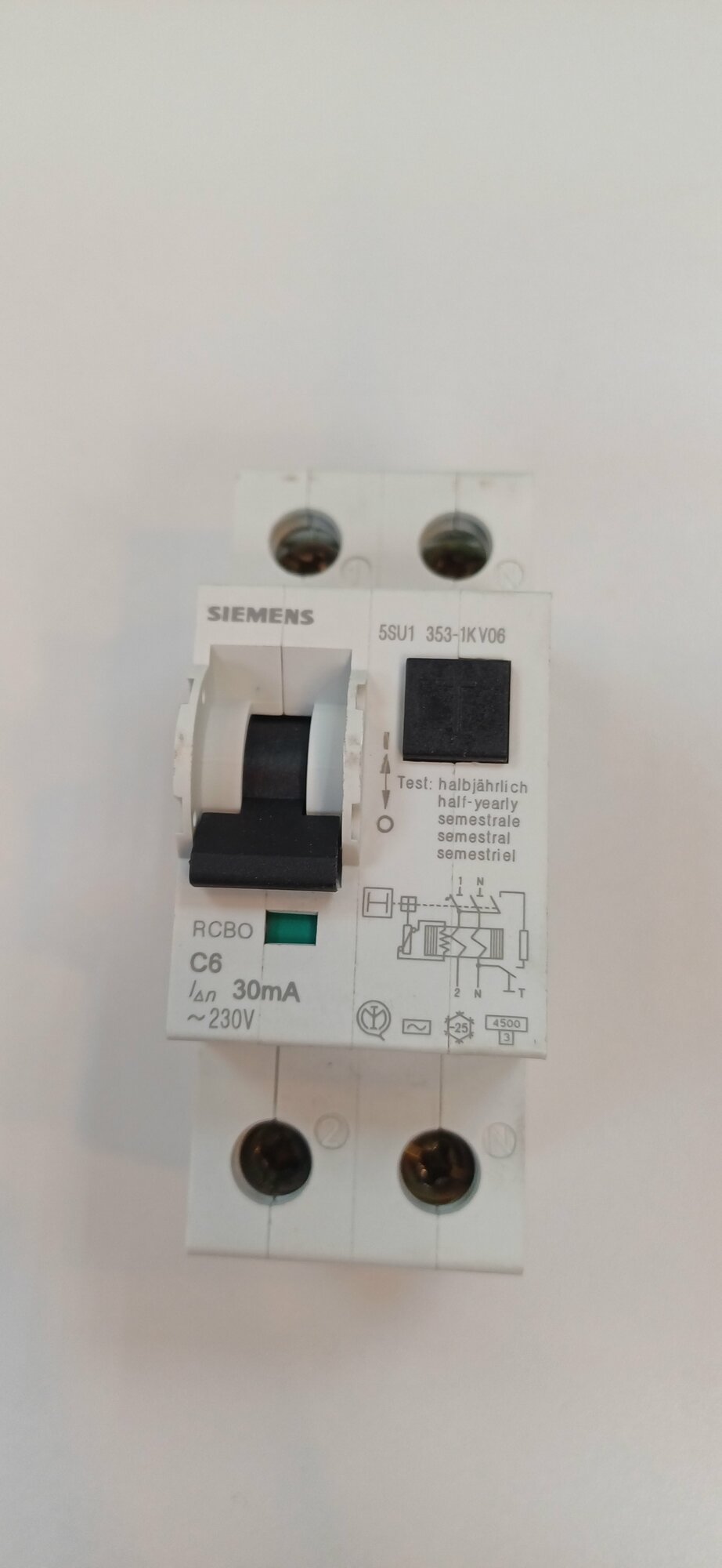 Дифференциальный автомат тип АС6/30мА 4.5 kA Кол-во полюсов - 2 5SU1353-1KK06 Siemens