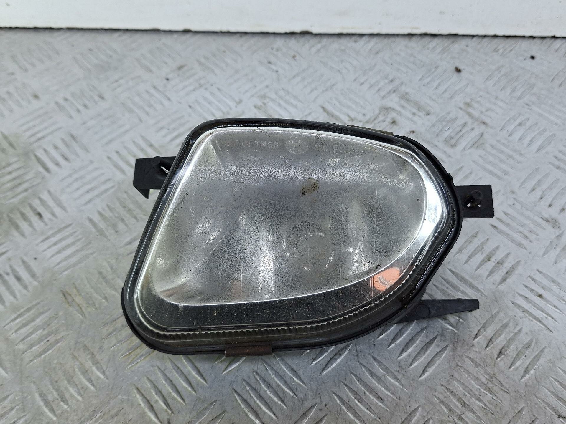 Фара противотуманная левая Mercedes-Benz E W211 S211 2003 A2118200556