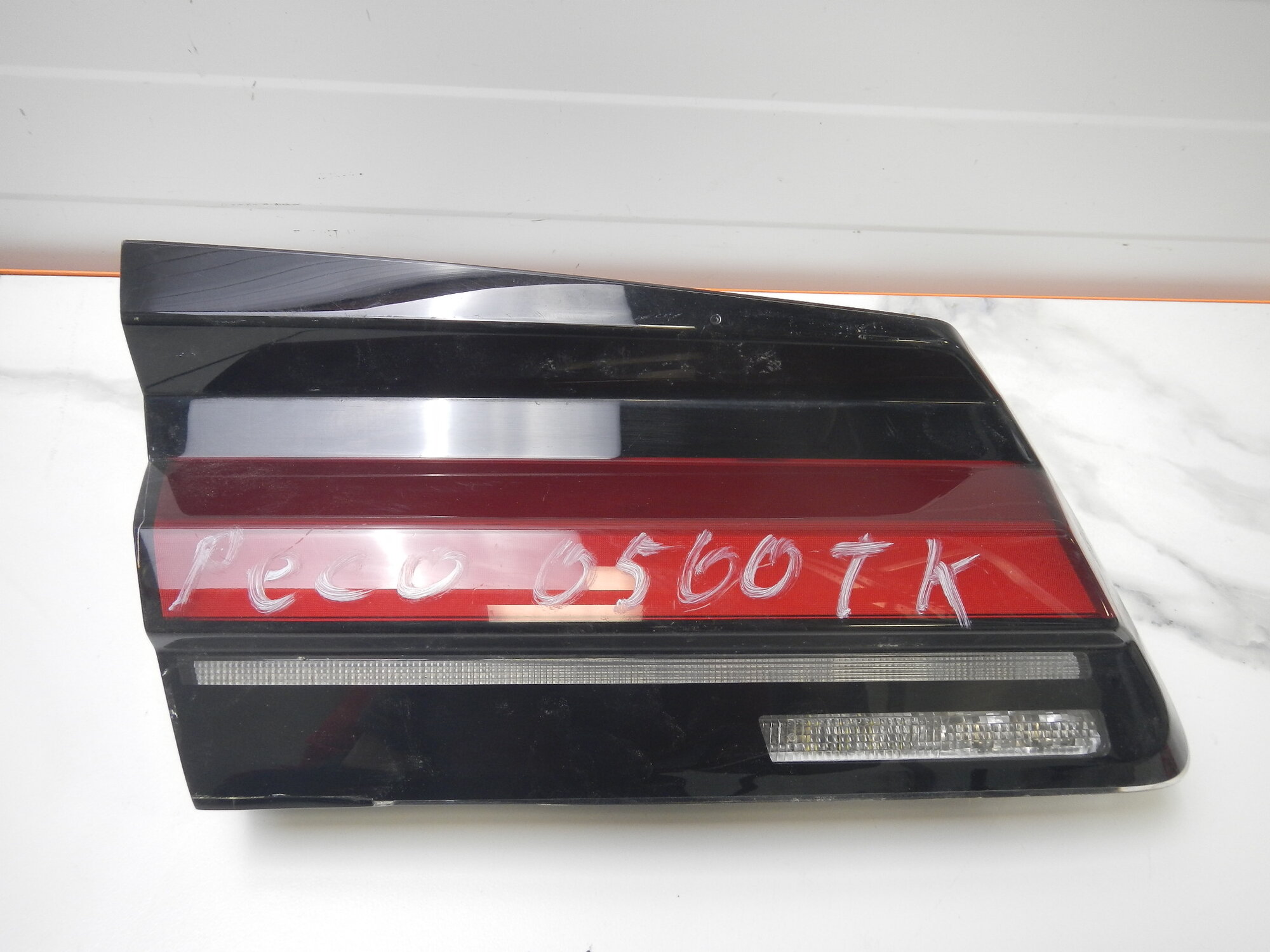 Б/У Фонарь задний внутренний левый, BMW (БМВ)-5 (G30) (16-) BMW 5 (G30) (16-) 20- Царапины, трещина на стекле, следы ремо...