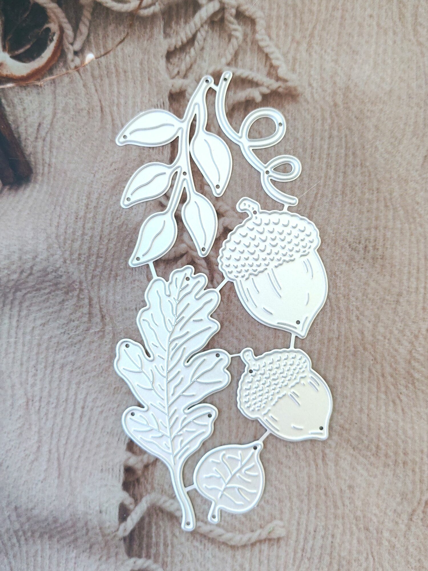 Нож для вырубки и тиснения "Дубовая ветка", 14,7*7 см, для машинки для вырубки, скрапбукинга и рукоделия