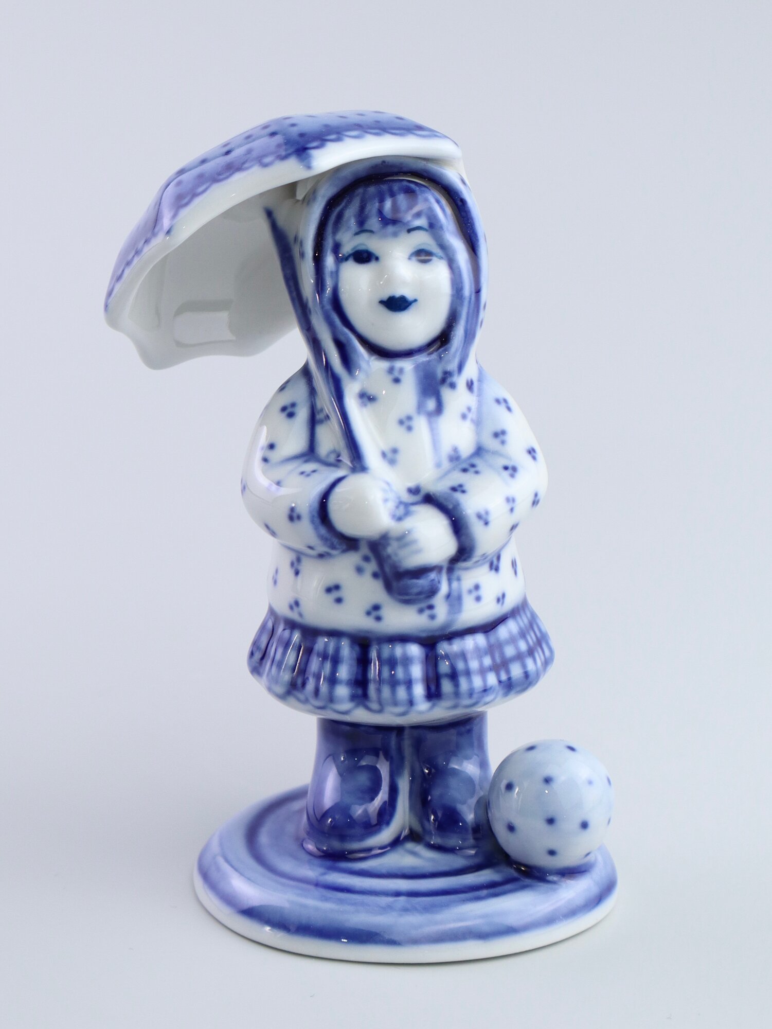 Скульптура из фарфора "Танюшка", ручная роспись. Галактика г. Гжель