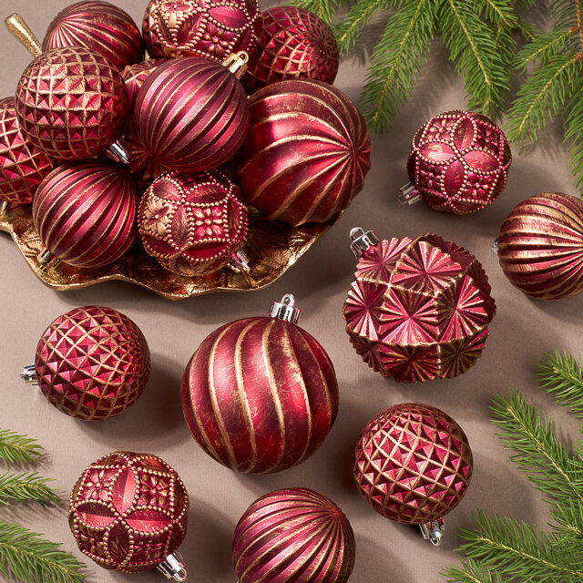 Набор пластиковых шаров Divine 6-8 см, 24 шт, бордовый с золотым, Winter Deco, 2000317