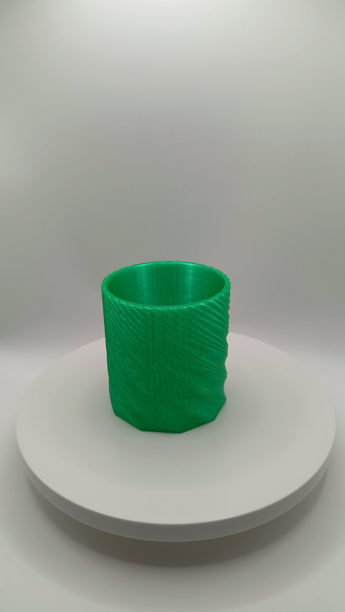 Подставка для ручек и карандашей "Стакан", пластиковая, зелёная