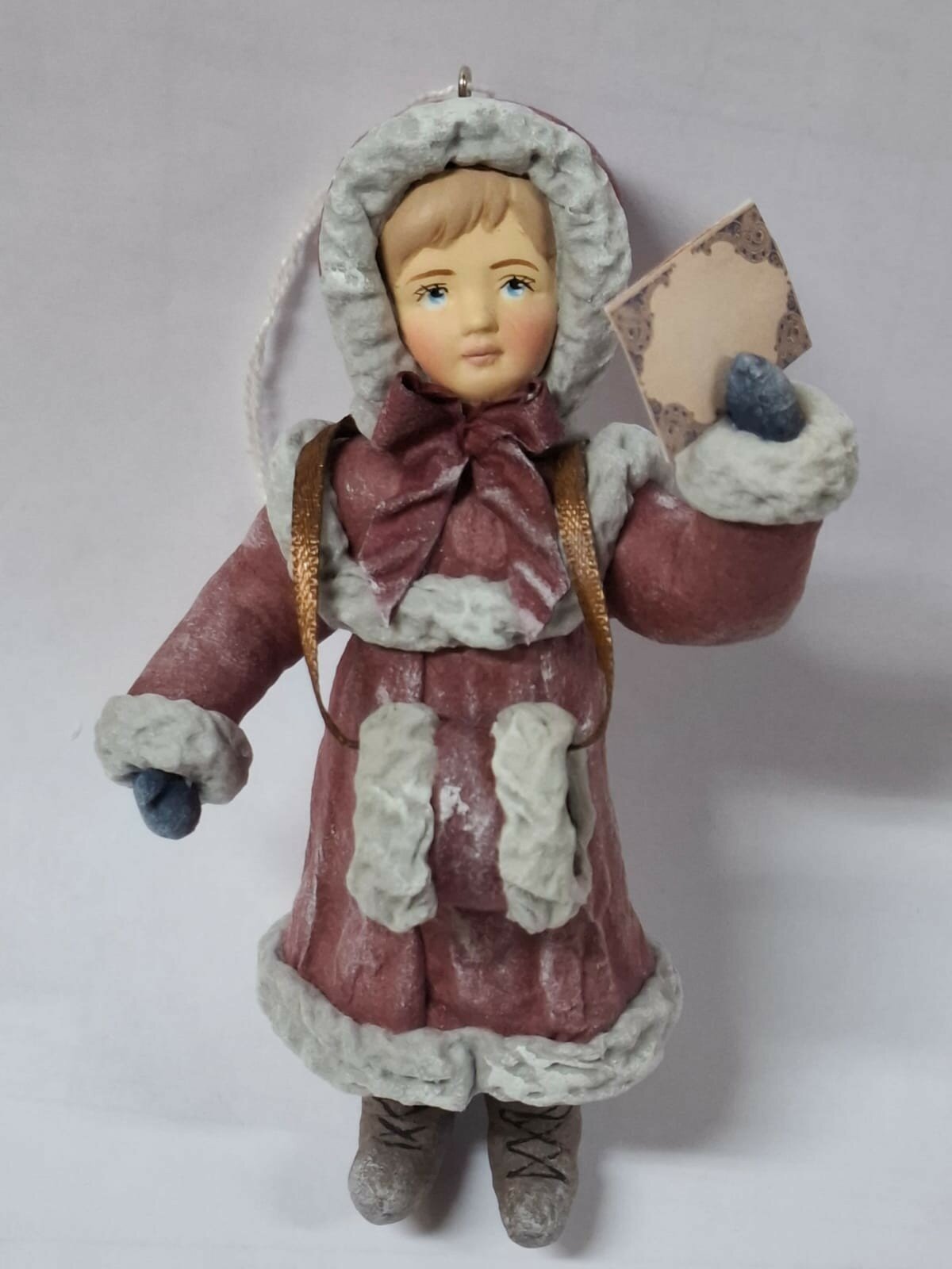 Игрушка на елку "Девочка с телеграммой" (вата, ручная работа)