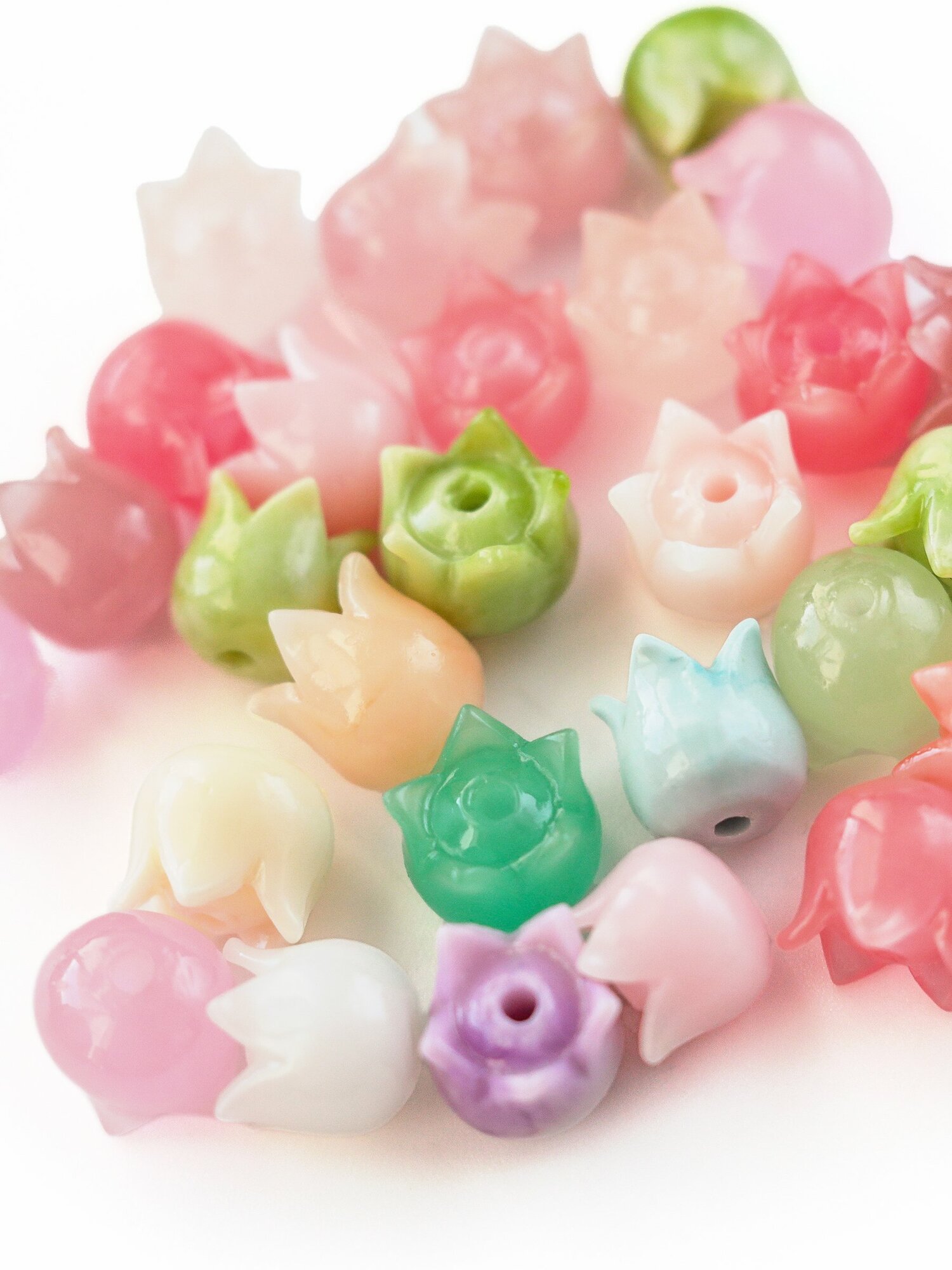 Бусины из коралла 12 шт, цветочки, 8.5x8 мм, разные цвета в упаковке