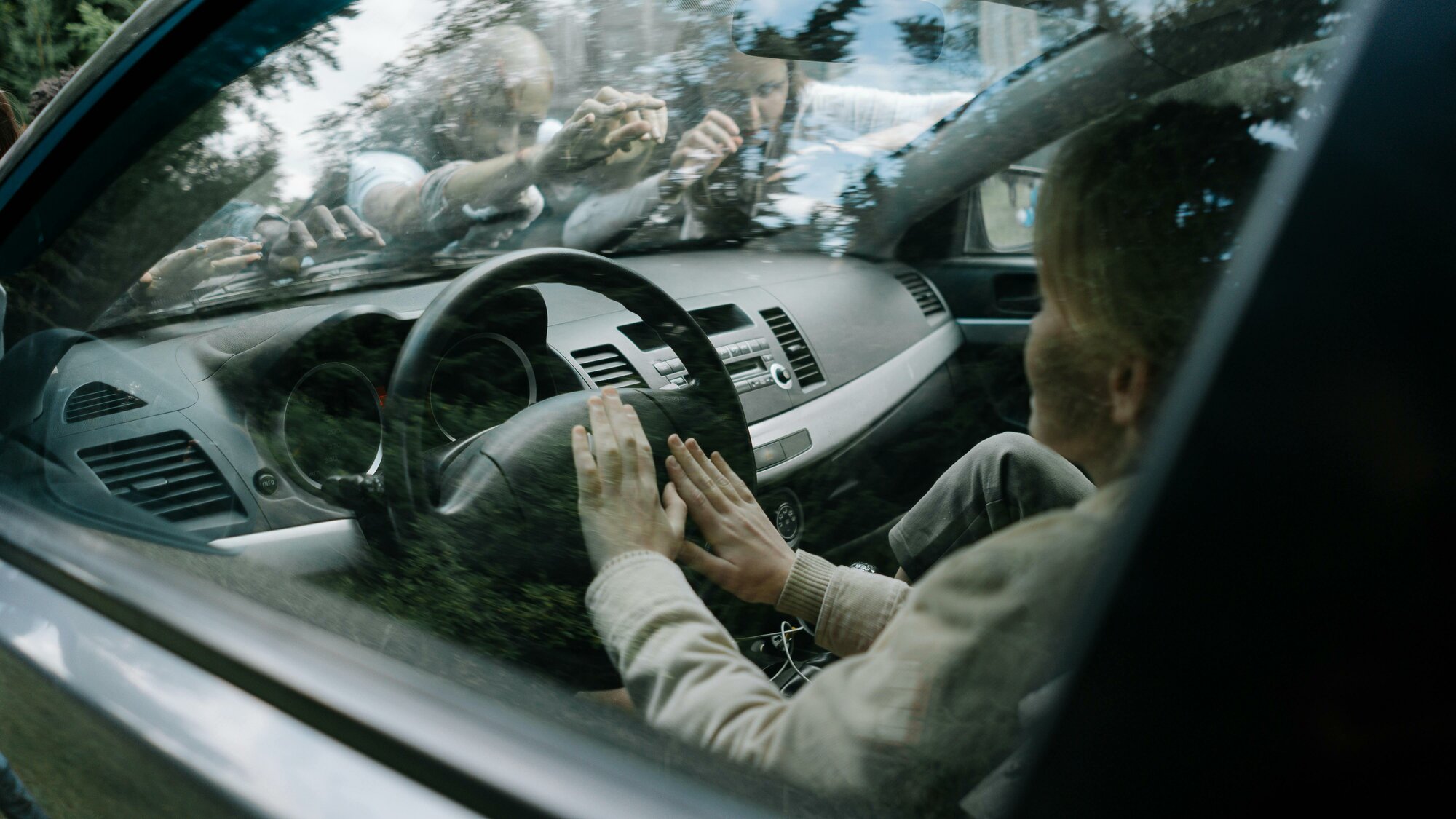 Картина на холсте 60x110 LinxOne "Автомобиль, интерьер для дома / декор на стену / дизайн