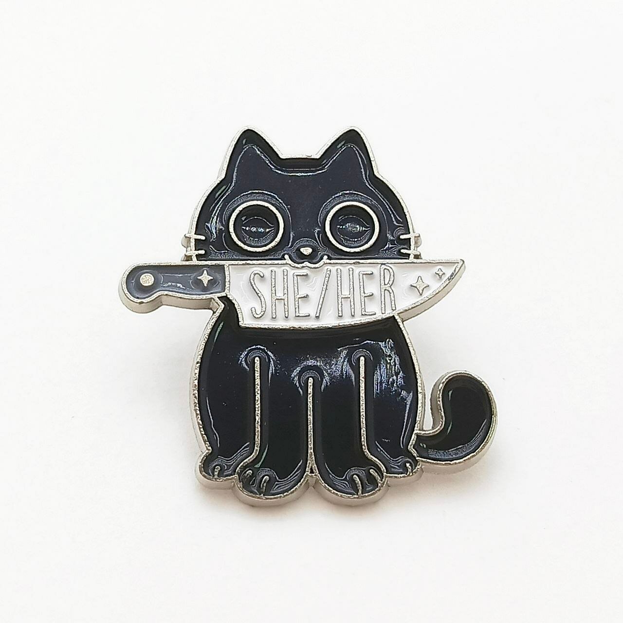 Значок на одежду, рюкзак и сумки " SHE/HER " / Черный / 1 шт.