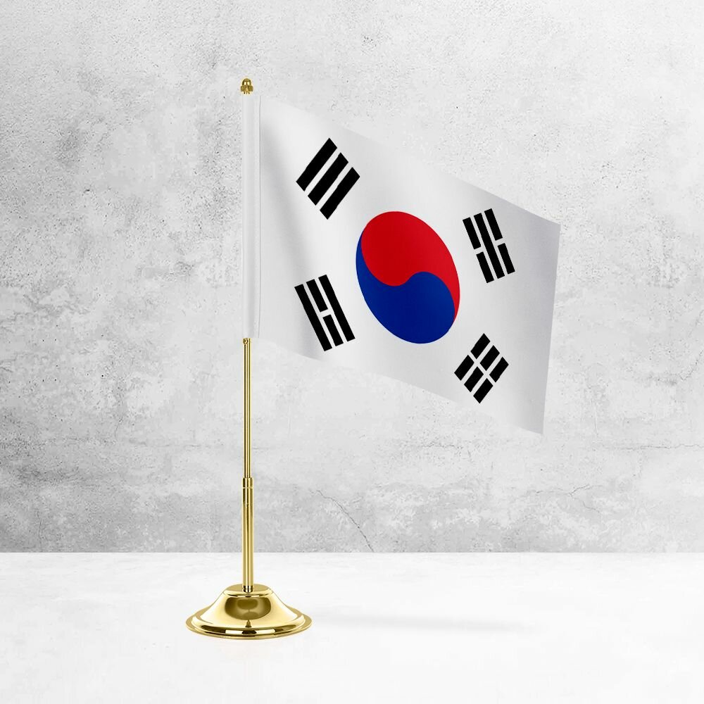 Настольный флаг Южной Кореи на металлической подставке под золото