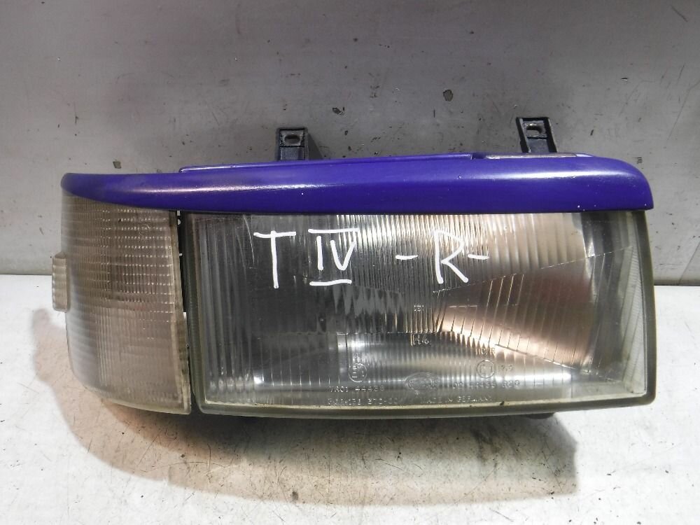 Фара правая VW Transporter T4 701941018
