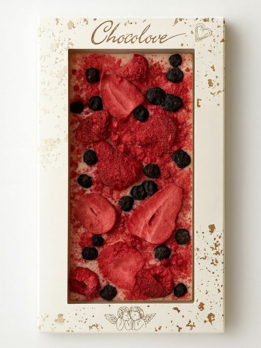 Шоколад белый с клубникой, малиной и черной смородиной