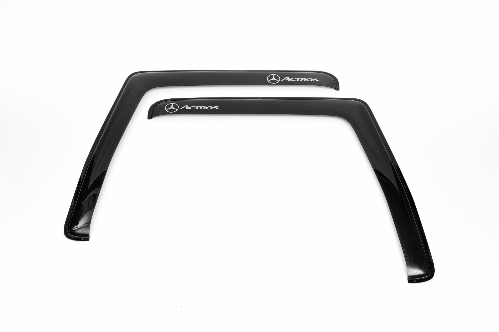 Дефлектор на грузовик Mercedes-Benz Actros МР2/МР3 (большой угловой) Черный