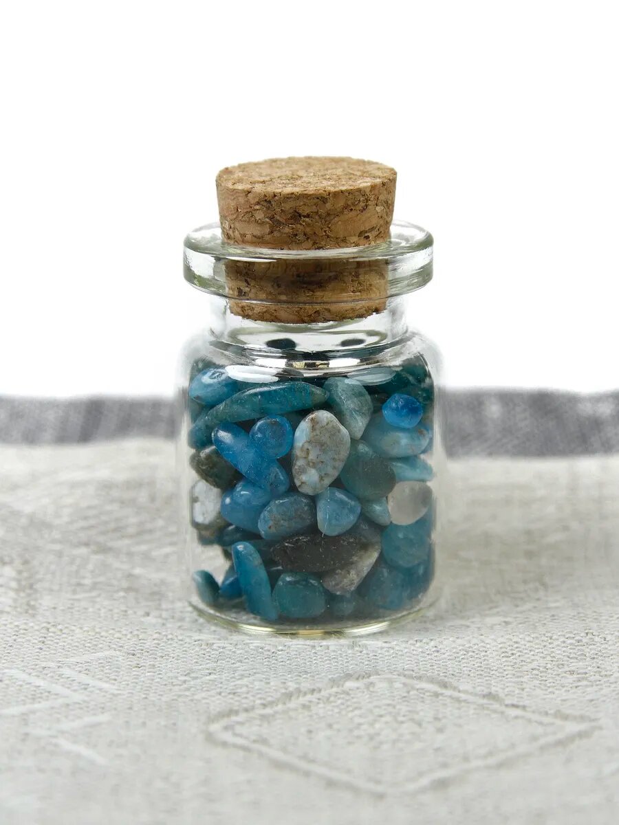 Апатит, 2-3 мм, стекло - оберег