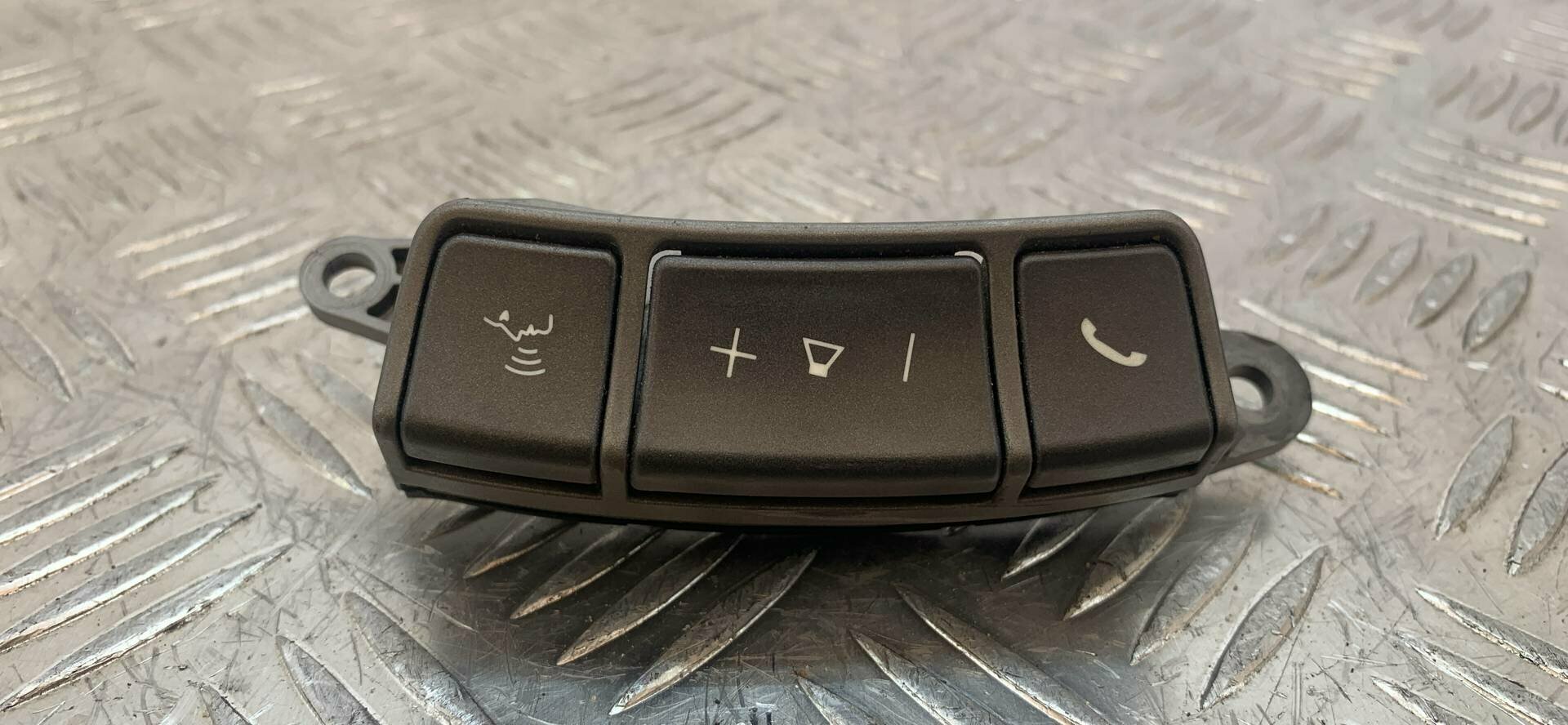 Кнопки управления на руле BMW 7 E65/E66 рест. (2005 - 2008) 03746700