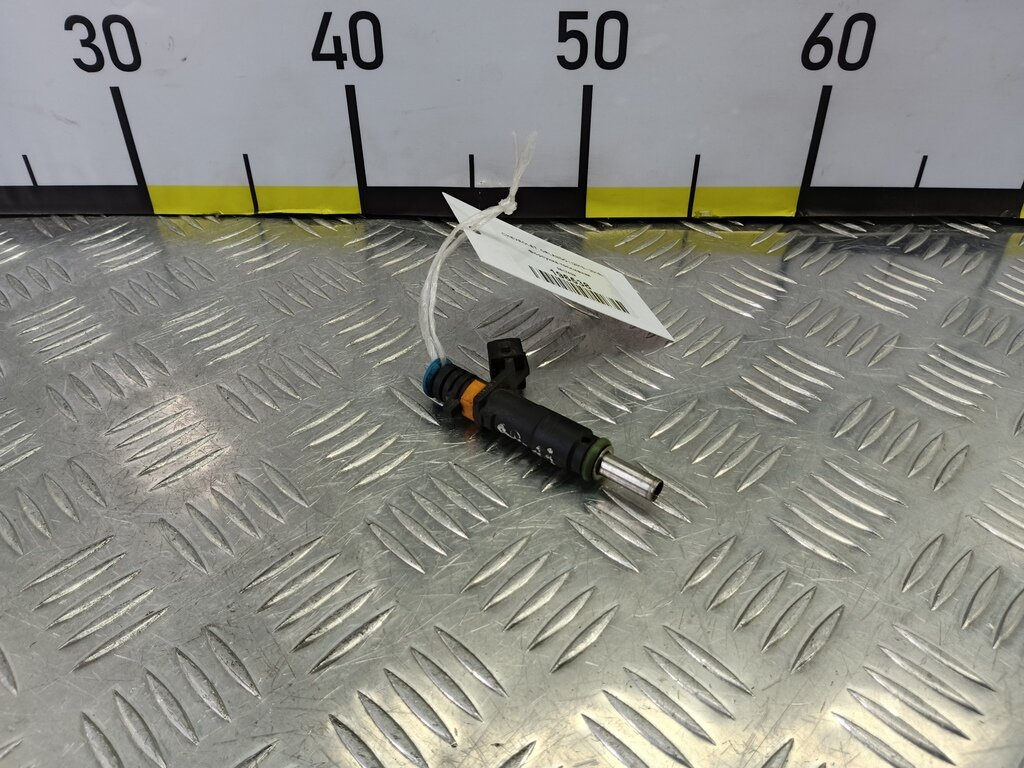 Форсунка топливная Б/У для CHEVROLET ORLANDO I (2010—2018) 5817429