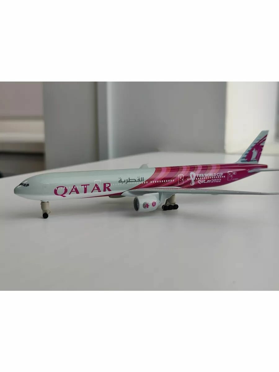 Игрушечная модель самолета Qatar — фото 1