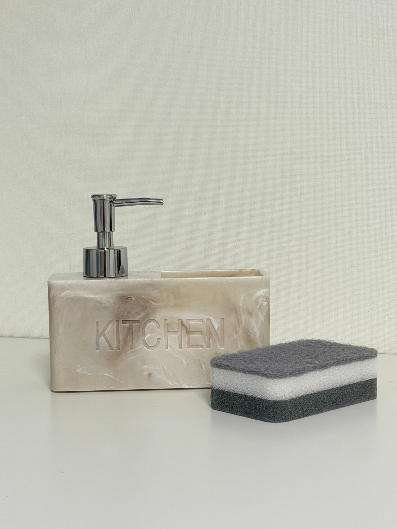 Дозатор для моющего средства на кухню , диспенсер для мыла , с губкой коричневый мрамор