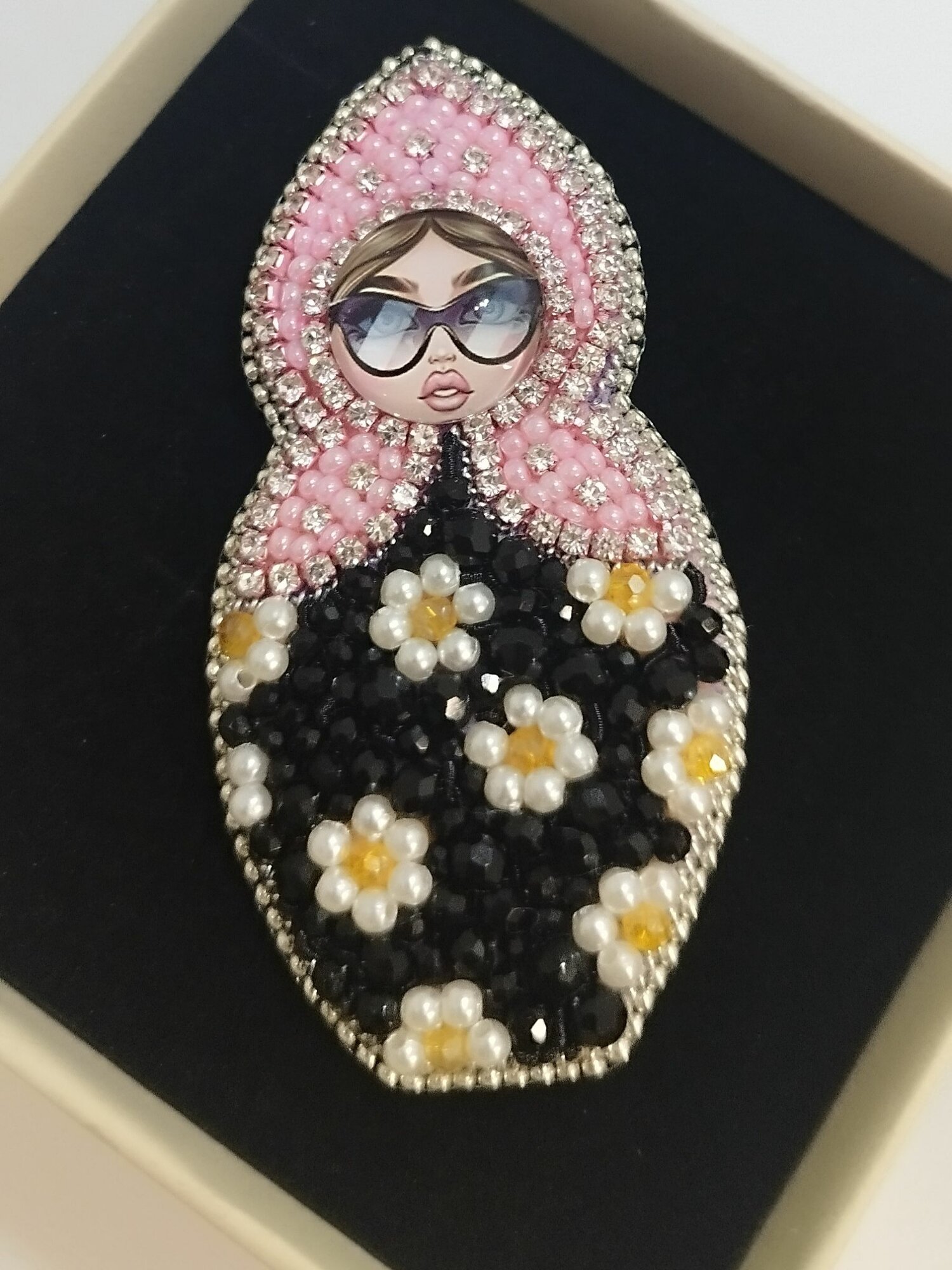 Брошь, стразы