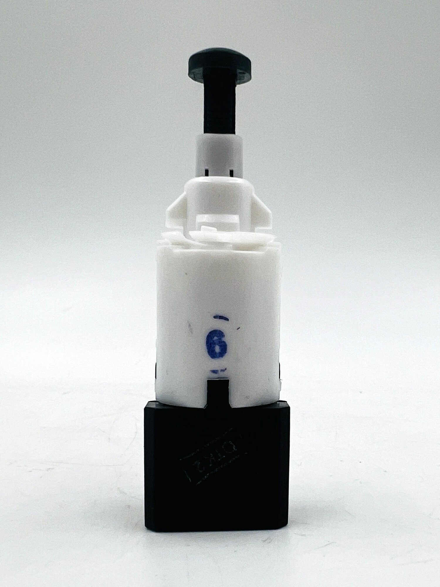 Выключатель стоп сигналов подходит для Лада Веста лягушка 8450111137