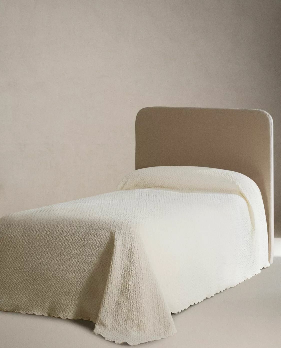 Детское покрывало ZARA HOME 4690/006/712 - из хлопка с вафельной текстурой, 180 х 250 см, цвет экрю