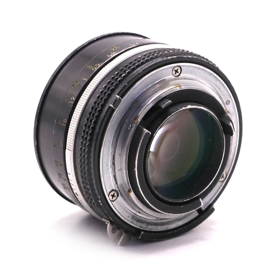 Стандартный объектив Nikon 50mm f/1.4 Nikkor