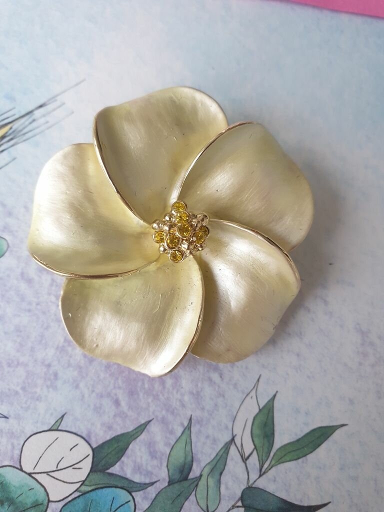 Брошь, стразы