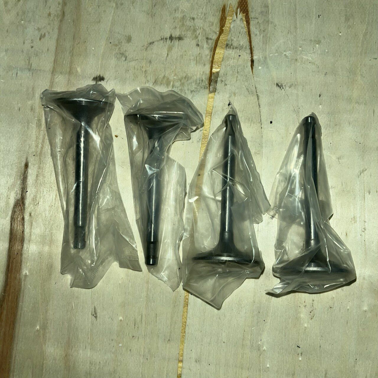 Клапана мотоцикла Днепр (комплект)