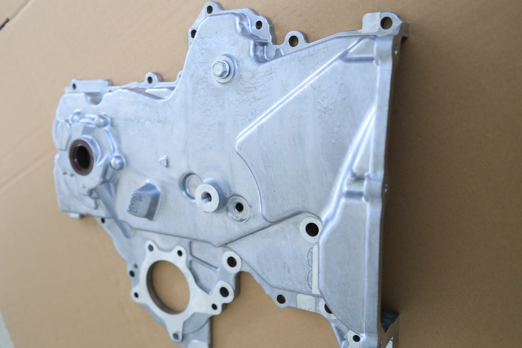 Крышка ГРМ KUNYU-AUPARTS 213502B001, алюминий, высокая термостойкость