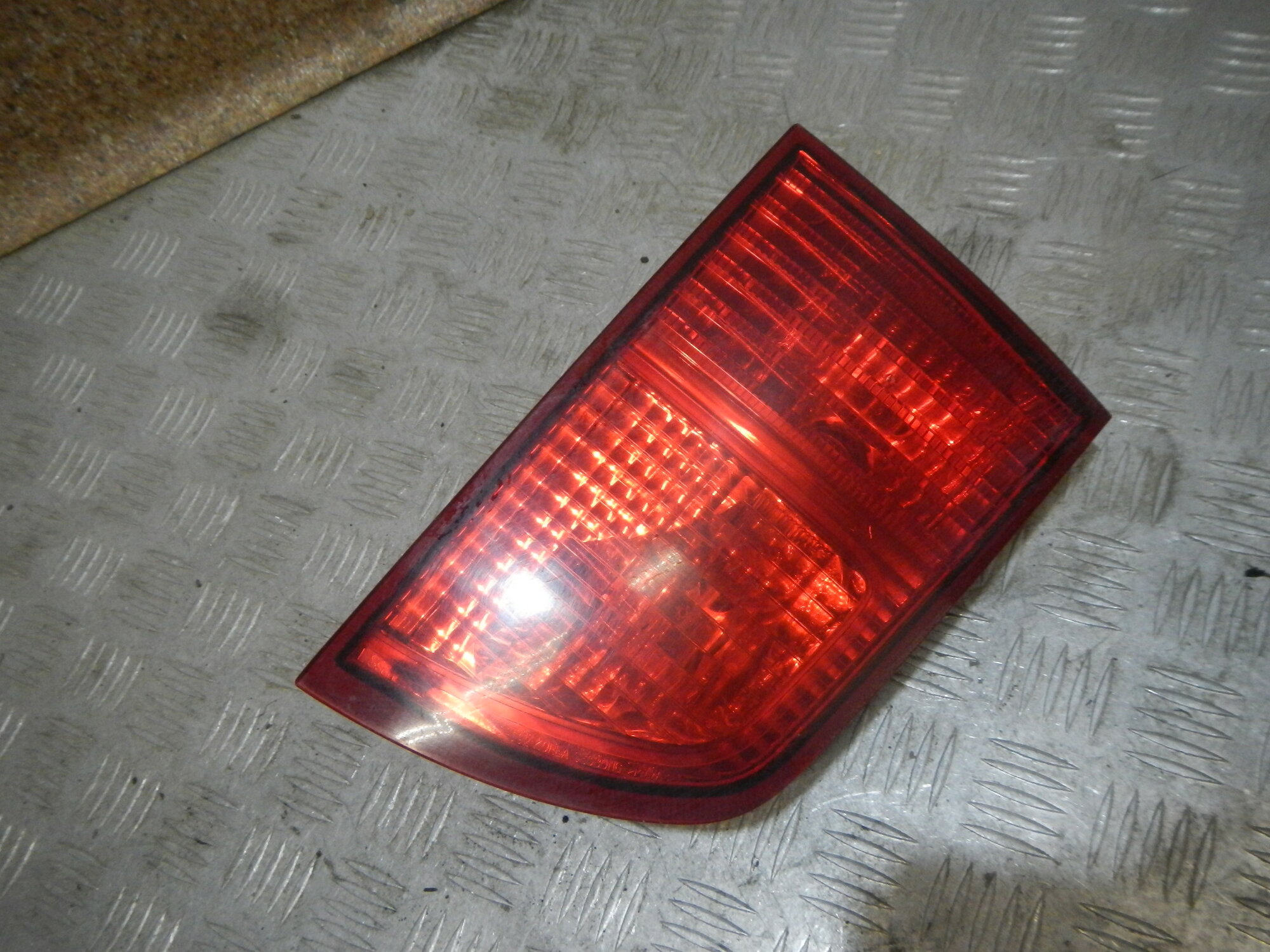 Б/У Фонарь задний внутренний левый, SsangYong (Сангйонг)-KYRON (05-) SSANGYONG KYRON (05-) -07 Грязь внутри. 523660 SSANG...