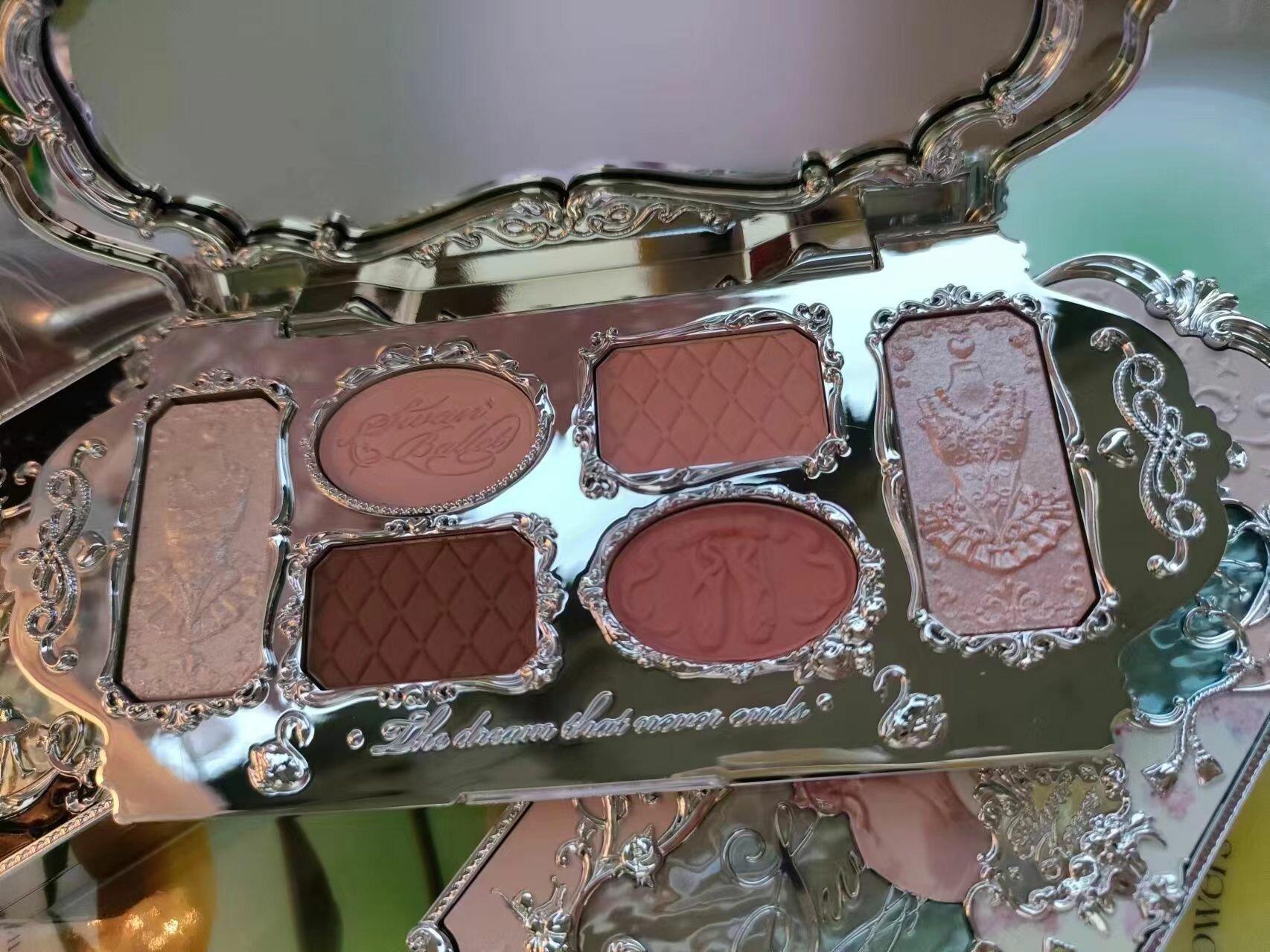 Палетка теней для век Flower Knows Swan Ballet