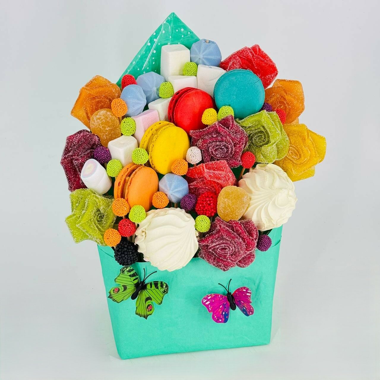 Сладкий букет из зефира, пирожных макарони, мармелада в конверте. Подарок на выпускной, 1 сентября