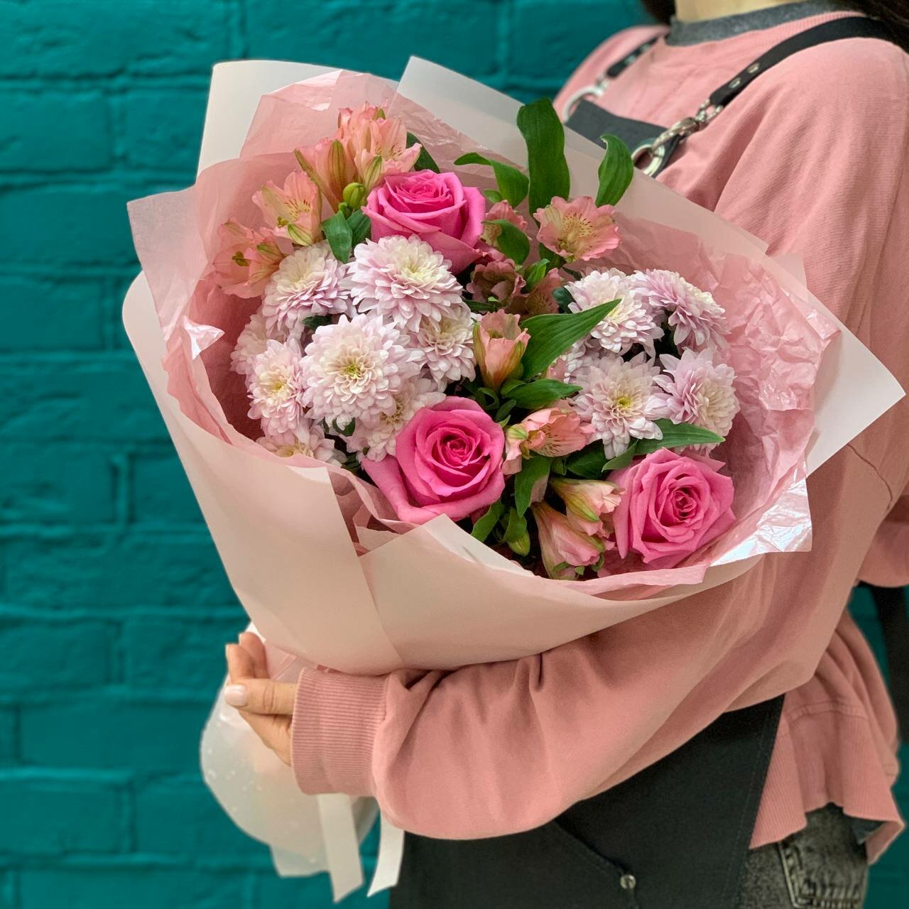 Букет из розы и альстромерии