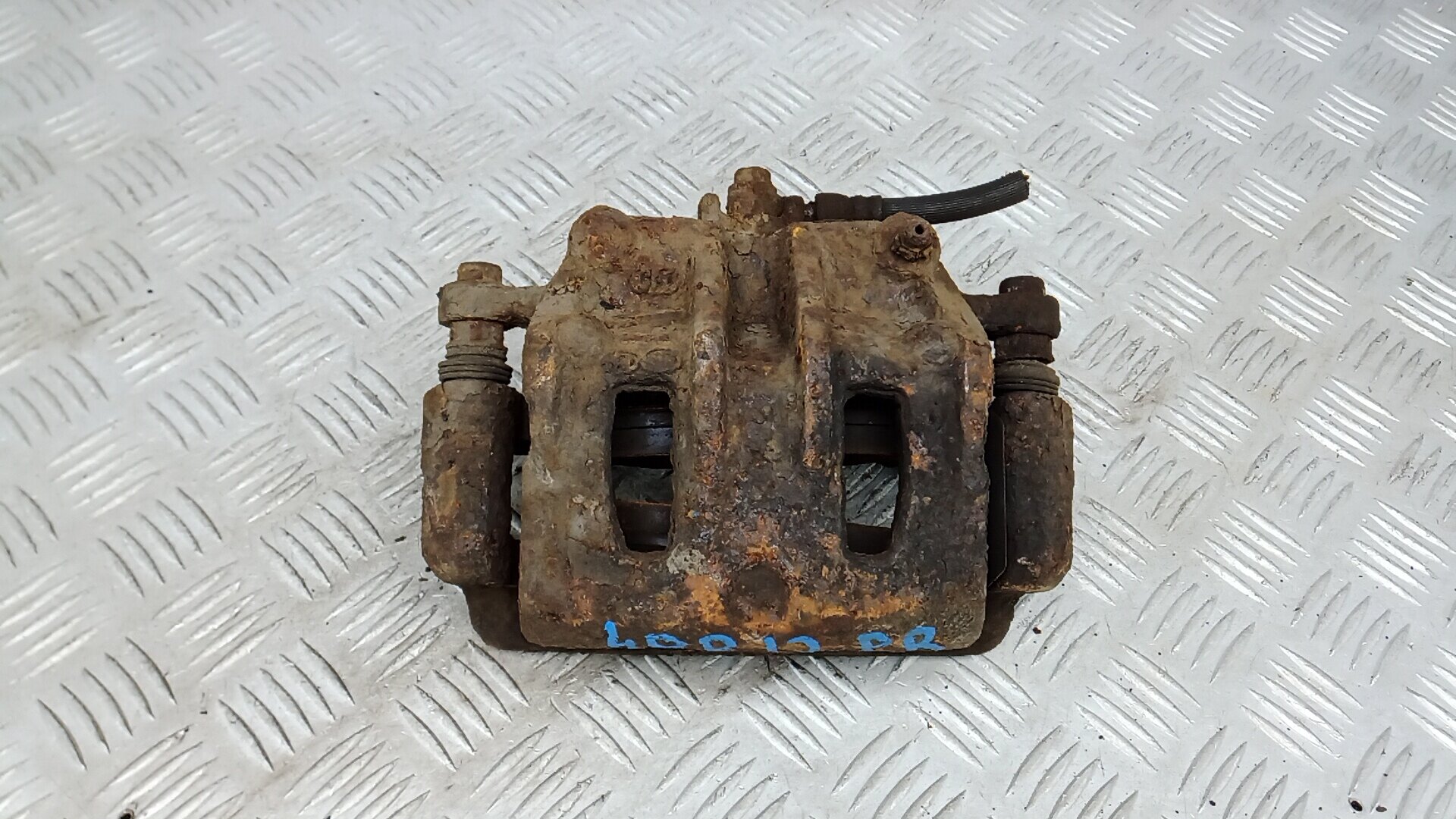 Суппорт тормозной передний правый HYUNDAI SANTA FE 2, Номер 581302P700, 581902PA70