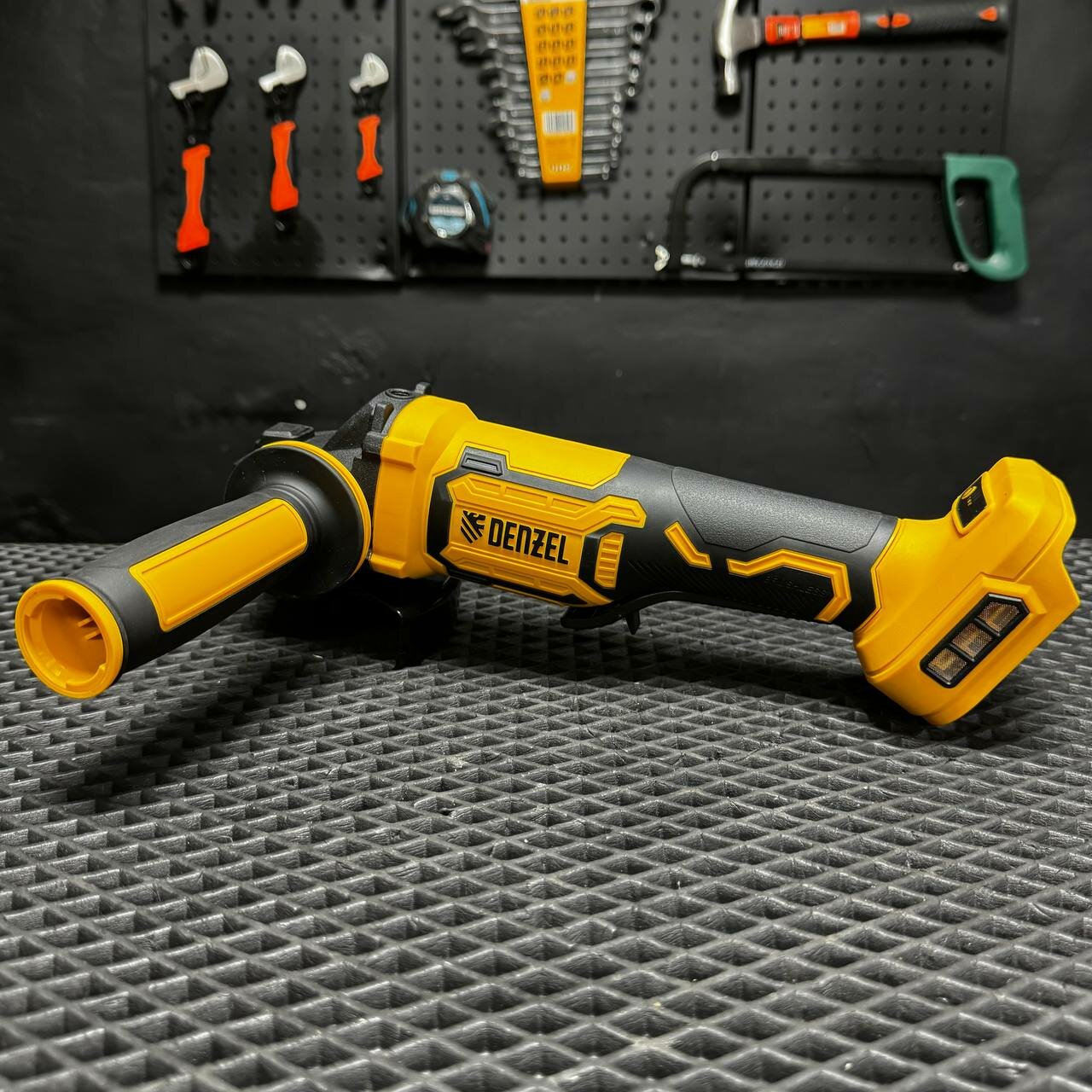 Машина шлифовальная угловая аккумуляторная бесщет. Denzel AGH-BL-20-125, Li-Ion, 20 В